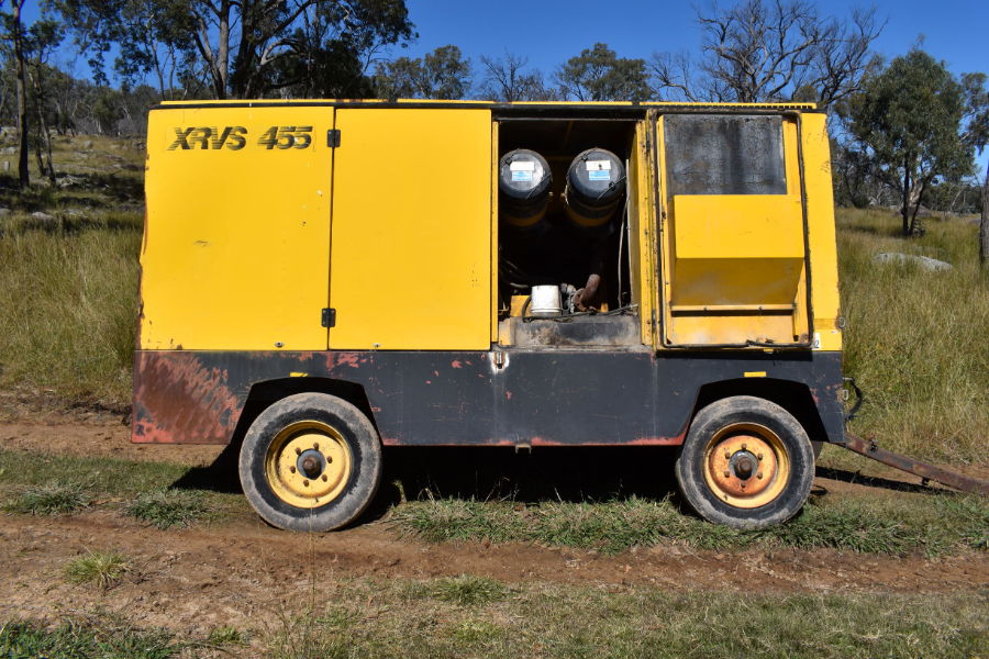 Lot 15 - TOWABLE COMPRESSOR | AuctionsPlus