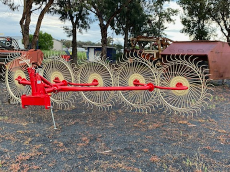 Lot 26 - ENOROSSI HAY RAKE | AuctionsPlus