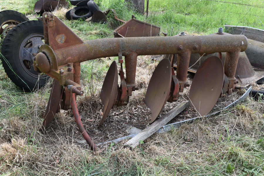 Lot 38 - 4 FURROW DISC PLOUGH | AuctionsPlus