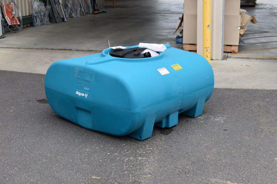 Lot 92 - 800L WATER TANK | AuctionsPlus