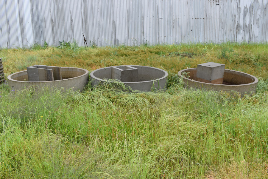 Lot 102 - TROUGHS | AuctionsPlus