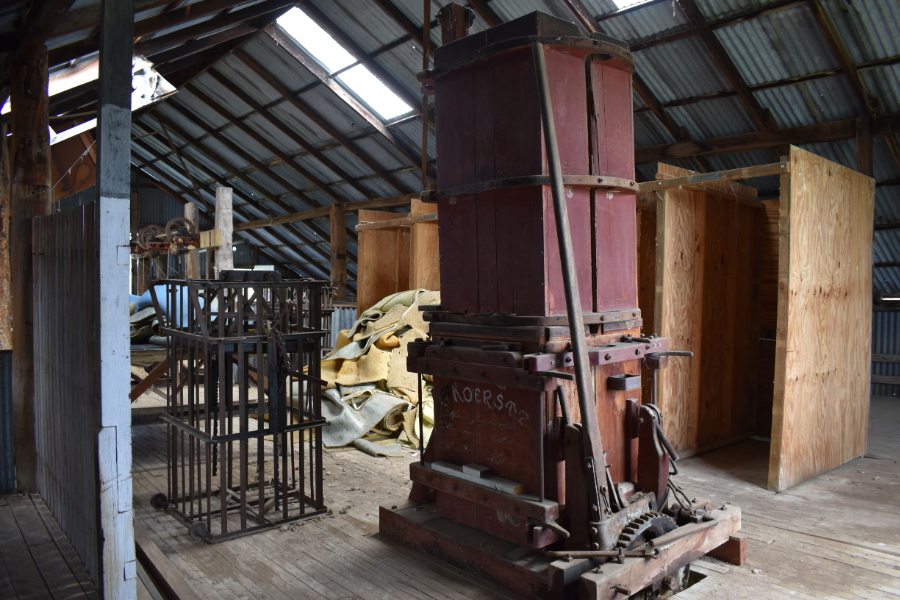Lot 146 - 'KOERSTZ ' VINTAGE WOOL PRESS | AuctionsPlus