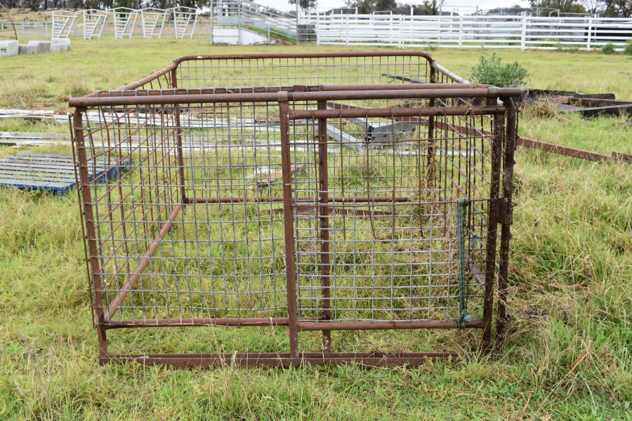 Lot 152 - SHEEP CRATE | AuctionsPlus