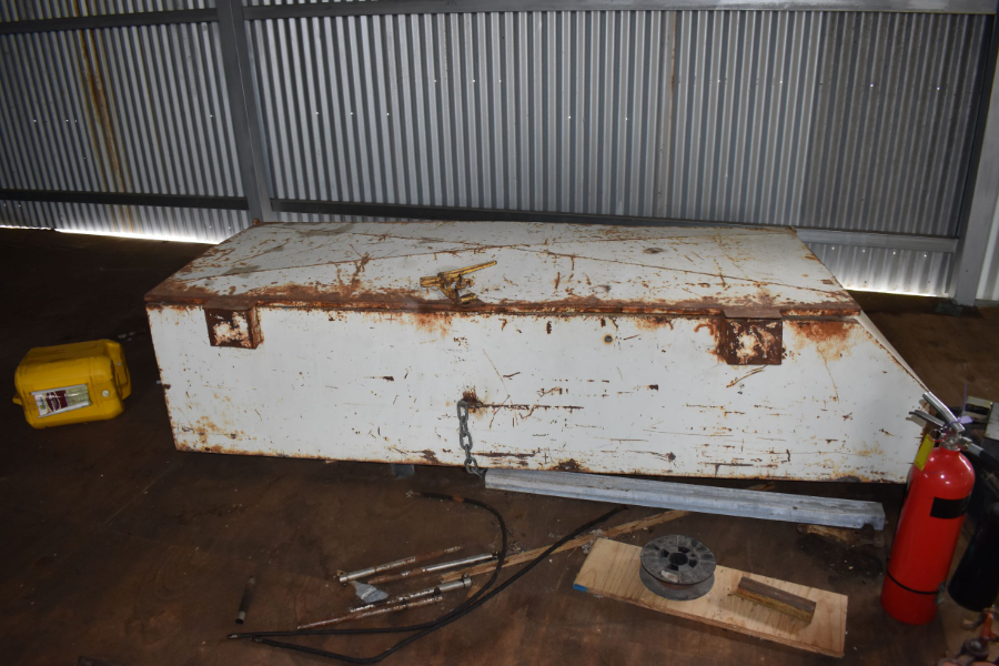 Lot 155 - TOOL BOX | AuctionsPlus