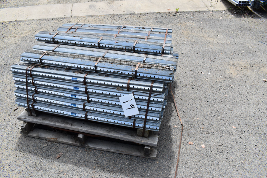 Lot 195 - FENCE DROPPERS | AuctionsPlus