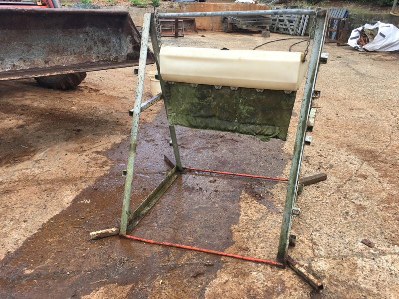Lot 68 - Cattle back rub/wipe 1.5m frame | AuctionsPlus