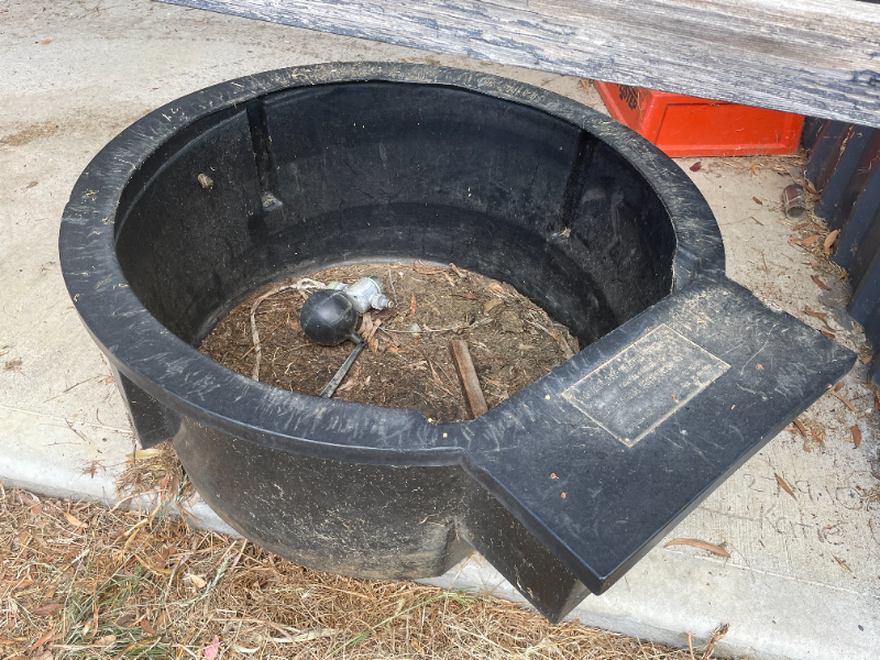 Lot 47 - Round black water trough | AuctionsPlus