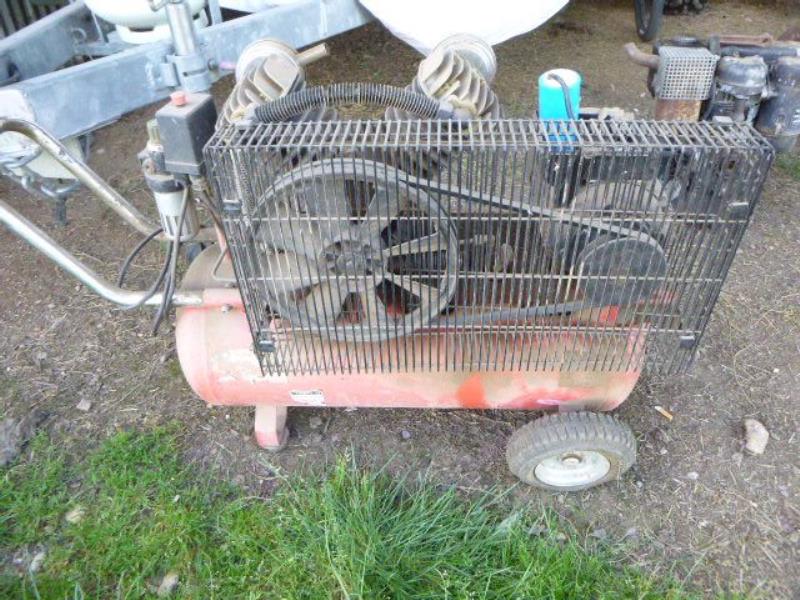 Lot 93 - Supatool Air Compressor | AuctionsPlus