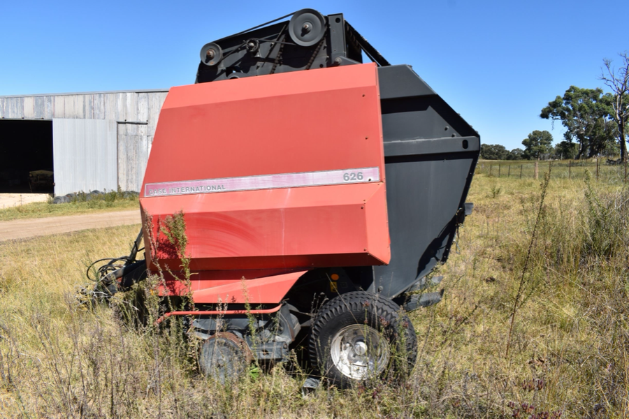 Lot 205 - Case IH round baler 626 | AuctionsPlus