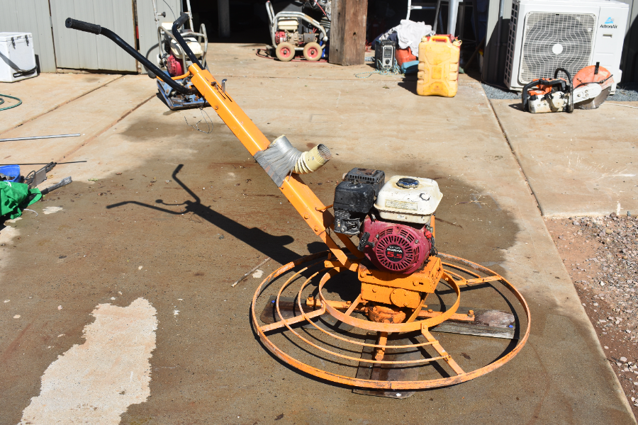 Lot 11 - Flextool rotary concrete trowel | AuctionsPlus