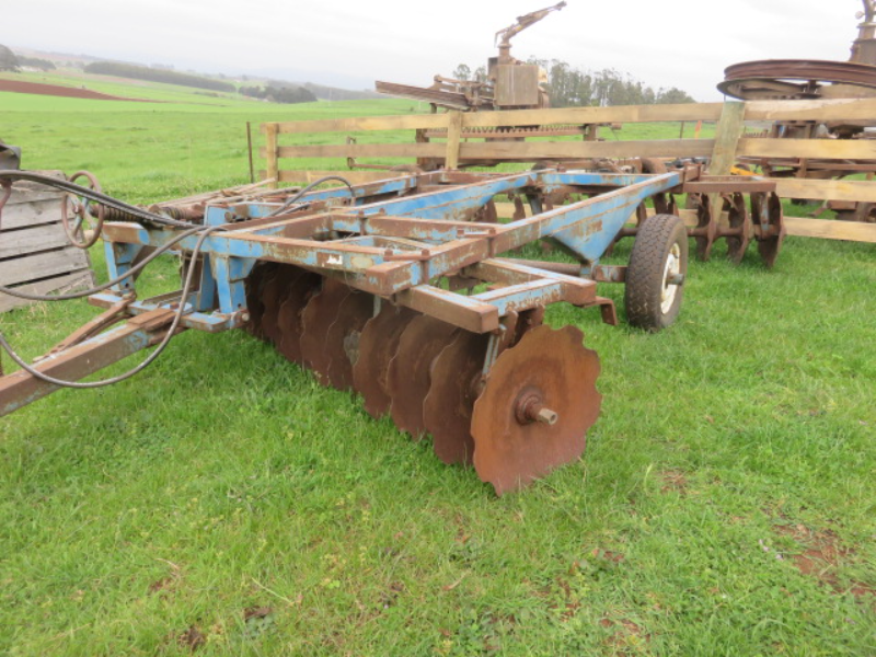 Lot 66 - Ford Machinery 28 Plate Offset Discs | AuctionsPlus
