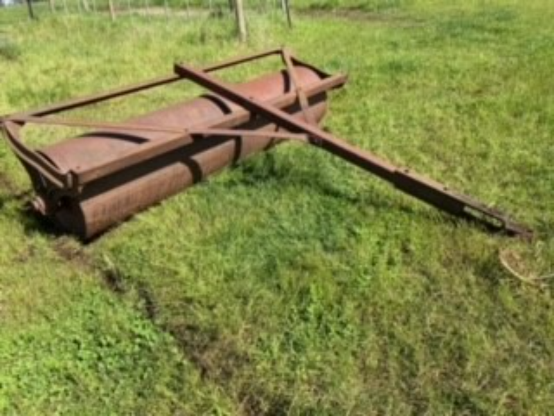 Lot 81 - 8ft Paddock Roller | AuctionsPlus