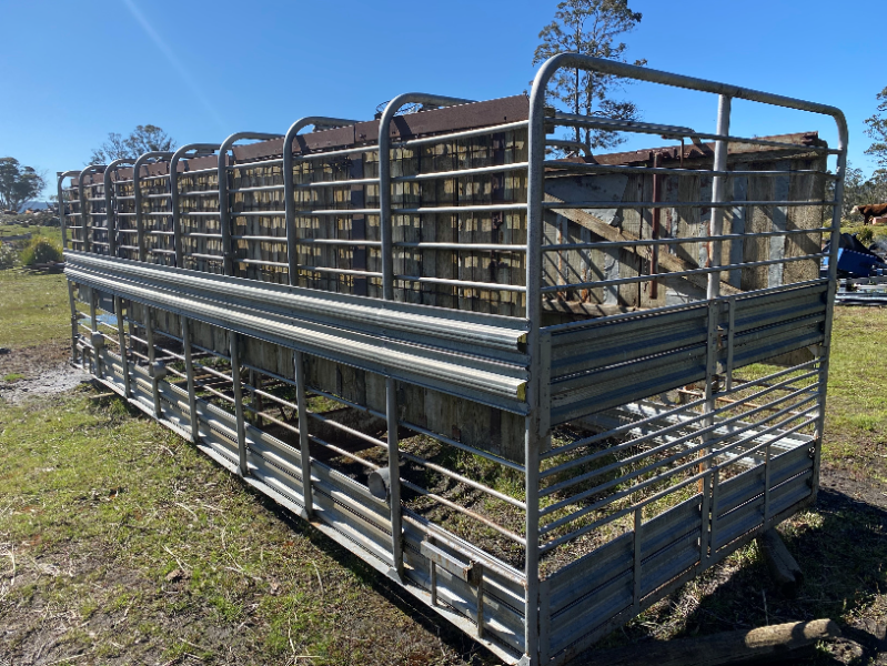 Lot 84 - Stock Crate | AuctionsPlus