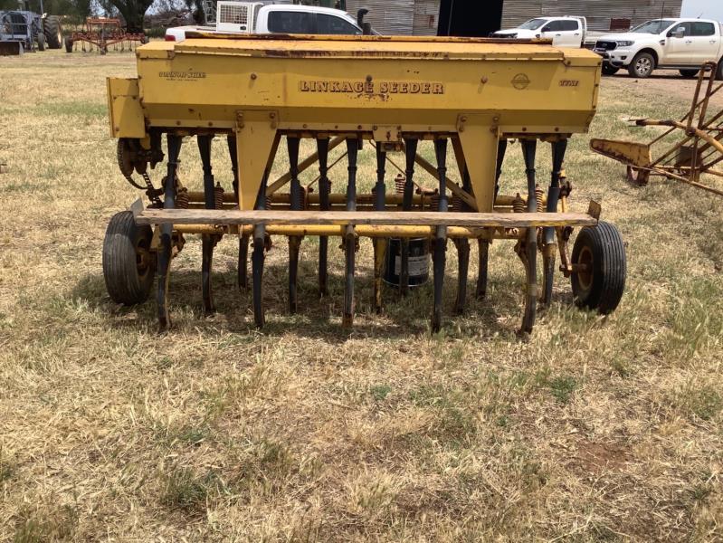 Lot 124 - Connor Shea 14 Tyne Series 2 seeder 3pl | AuctionsPlus
