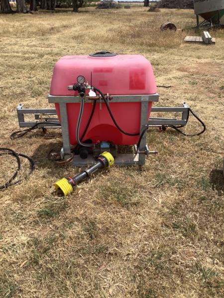 Lot 150 - 300L Silvan boom spray | AuctionsPlus