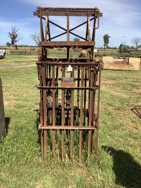 Lot 62 - Ajax hydraulic wool press | AuctionsPlus