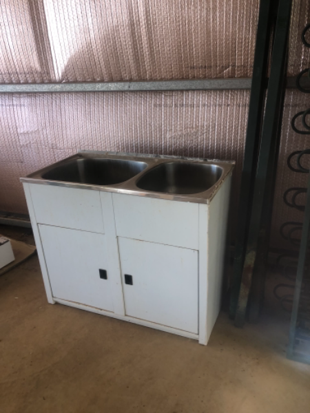 Lot 40 - Laundry Basin | AuctionsPlus