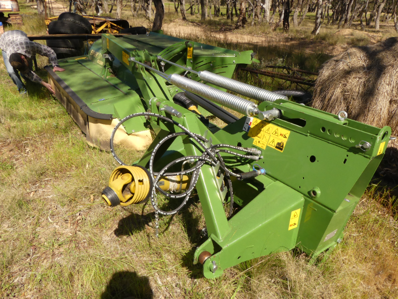 Lot 28 - Krone Easy Cut R280 CV Mower Conditioner | AuctionsPlus