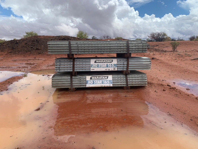 Lot 35 - Waratah JIO Star Posts 165CM | AuctionsPlus