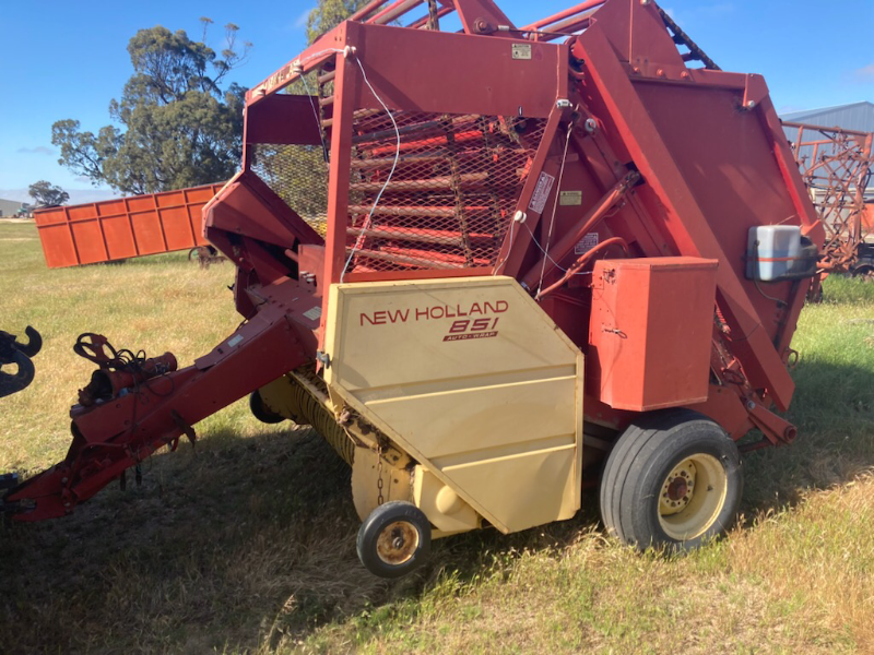 Lot 30 - New Holland 851 Round Baler | AuctionsPlus