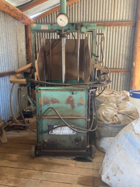 Lot 147 - Wool Press | AuctionsPlus