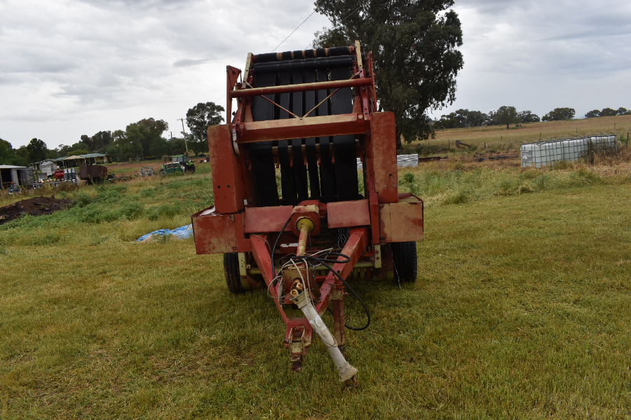 2 - International Round Baler | AuctionsPlus