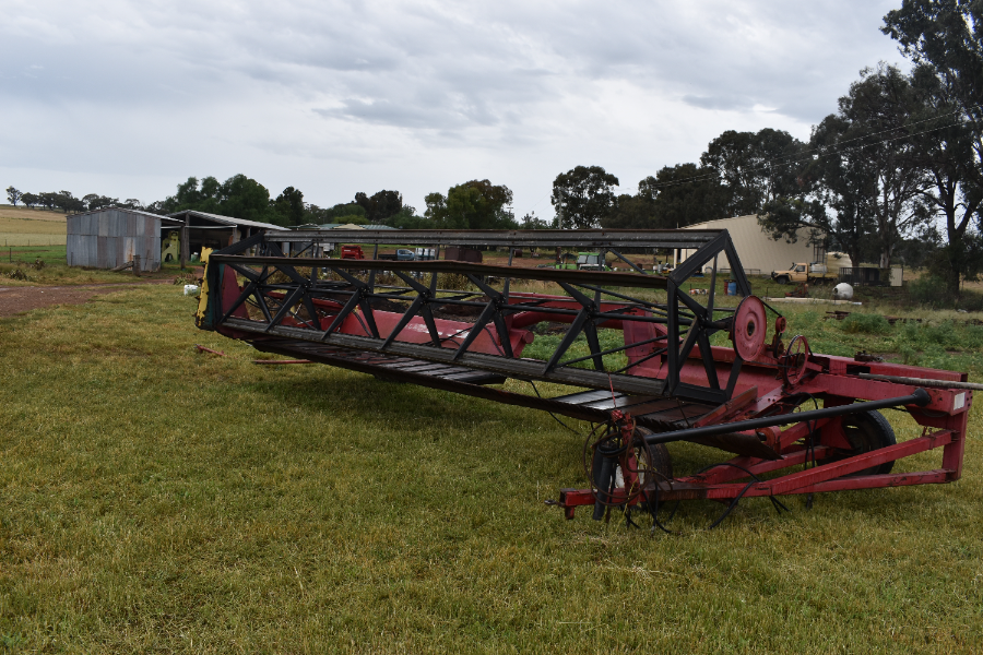 1 - 21ft Massey Ferguson Canola Cutter | AuctionsPlus