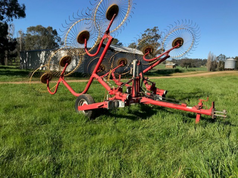 19 - Tonutti Hay Rake | AuctionsPlus