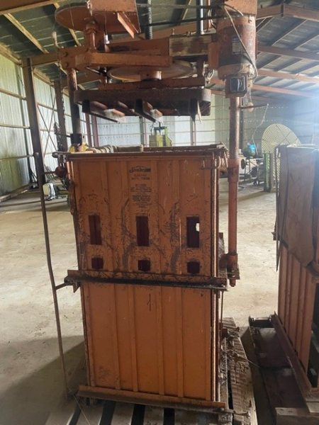 Lot 66 - Sunbeam Electric wool press | AuctionsPlus