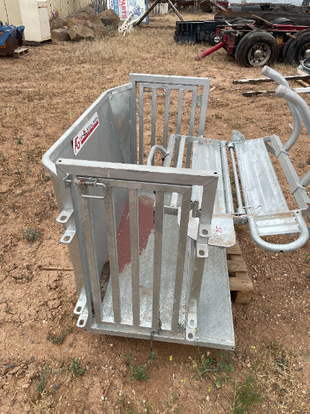 Lot 63 - Sheep & Goat Crush / Handler | AuctionsPlus