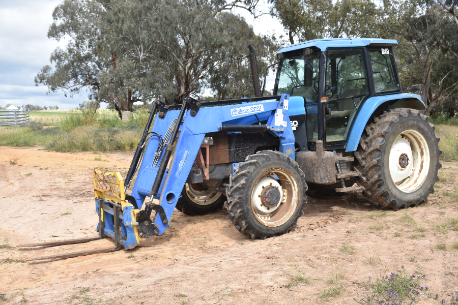 Lot 142 - Ford New Holland 8260 tractor | AuctionsPlus