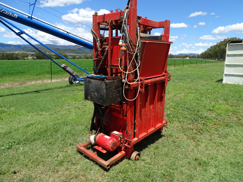 Lot 195 - Sunbeam Supermatic Hydraulic wool press | AuctionsPlus