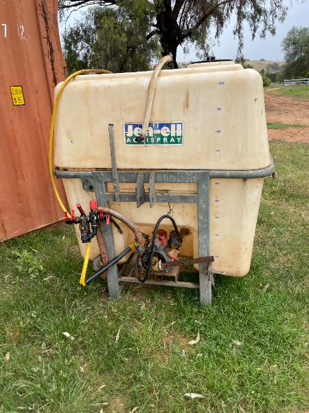 Lot 18 - 1000 ltr Jen-ell 3 point linkage tank pto spray unit ...