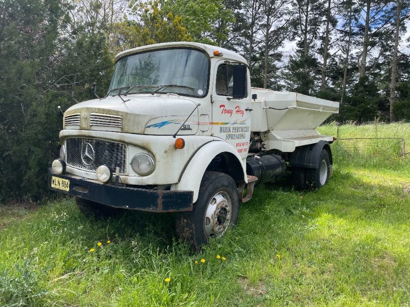 Lot 35 - Mercedes 911 4x4 Truck with Super Spreader | AuctionsPlus