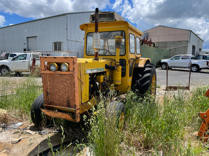 Lot 41 - Chamberlain 670 Tractor with FEL | AuctionsPlus