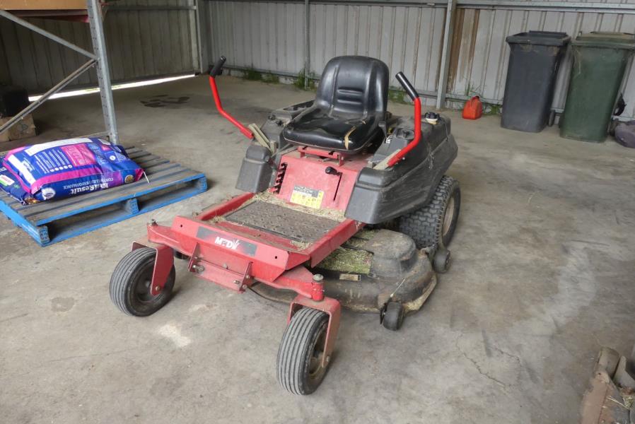 Lot 100 - MTD 0-Turn Mower | AuctionsPlus