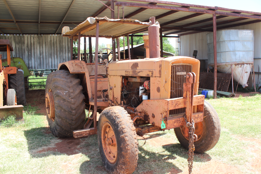 Lot 9 - 354 Chamberlain tractor | AuctionsPlus