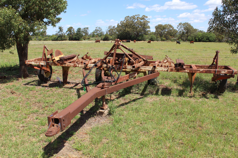 Lot 18 - Blade plough | AuctionsPlus