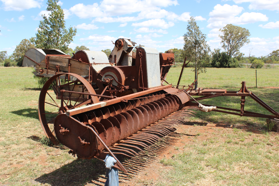 Lot 26 - Sunshine header | AuctionsPlus