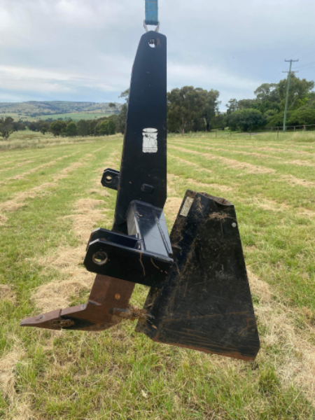 Lot 9 - Challenge 3PL Pipe Layer | AuctionsPlus