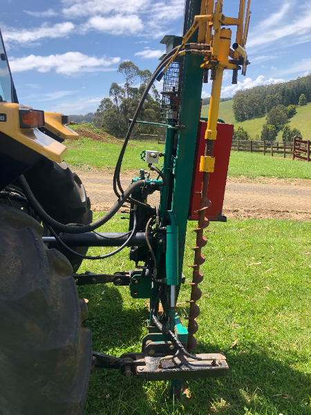 Lot 24 - Munro post driver, 2005 model | AuctionsPlus