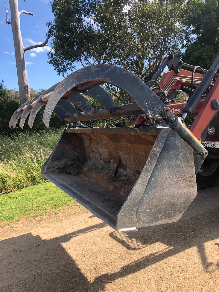 Lot 22 - Burder FEL bucket / grab vgc | AuctionsPlus