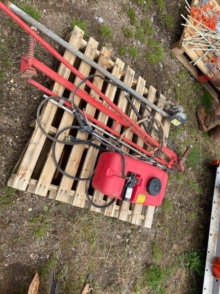 Lot 47 - Selecta spray pump with various other items | AuctionsPlus