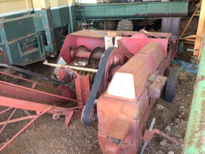 Lot 80 - Inter Small Baler McCormick | AuctionsPlus