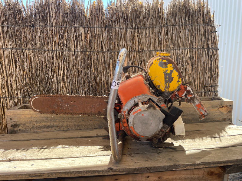 Lot 209 - Mobilco Chainsaw | AuctionsPlus