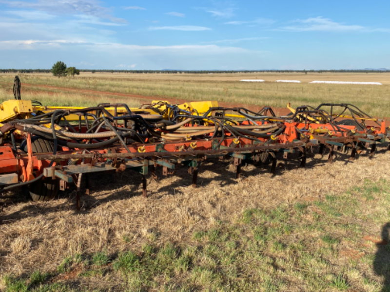 Lot 8 - Al Farm 530 Cultivator | AuctionsPlus