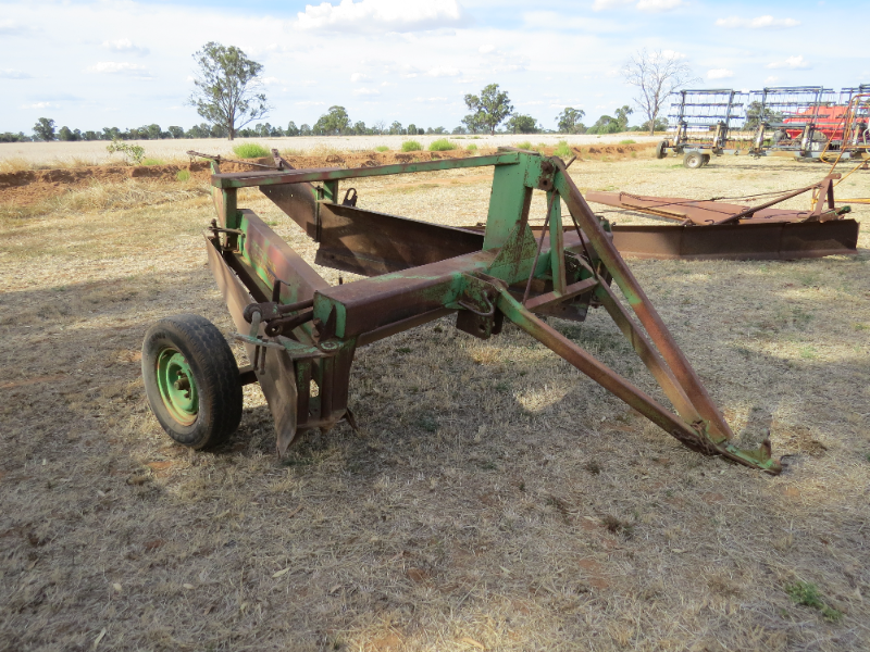 Lot 45 - JNR heavy duty folding crowder on transport wheels | AuctionsPlus