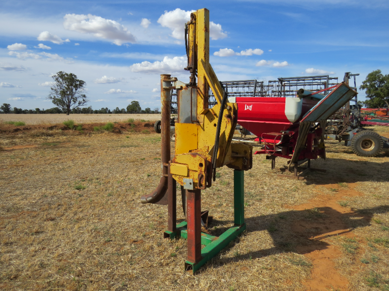 Lot 47 - Single tyne heavy duty deep ripper | AuctionsPlus