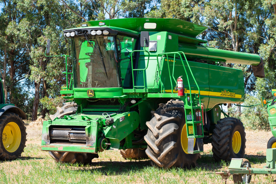 Lot 4 - 2006 John Deere 9760STS 4WD header including 2006 John Deere ...