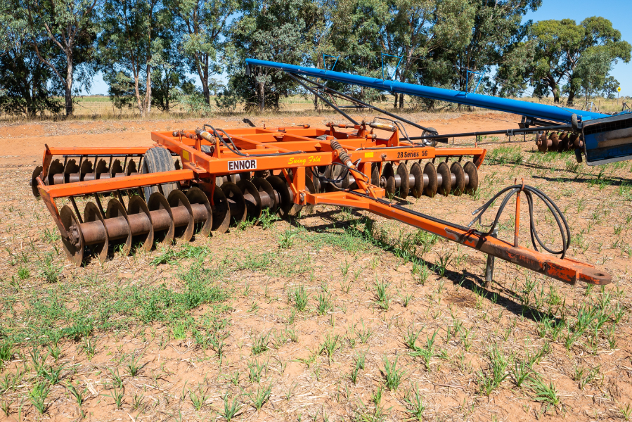 Lot 16 - Ennor 56 plate swing wing offset disc | AuctionsPlus